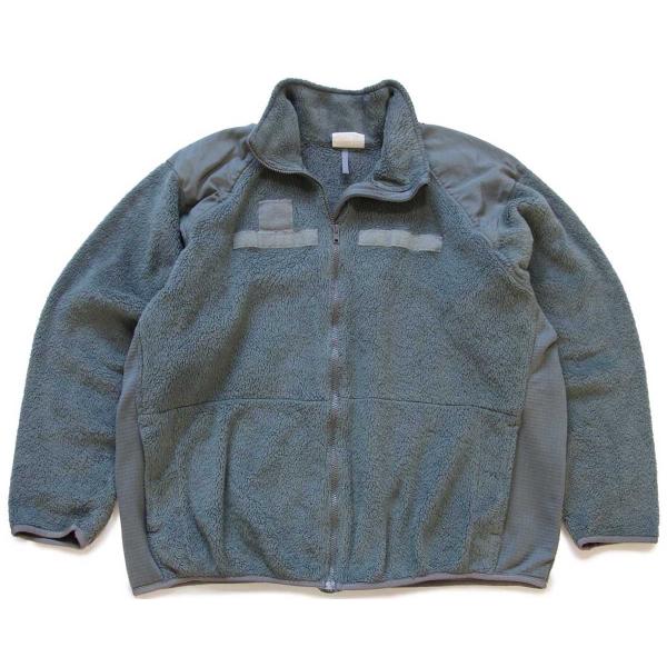 2008年 米軍【JACKET, FLEECE COLD WEATHER(GEN III)】です。PECKHAM, INC.製POLARTECフリースが使用されています。肩と肘に補強用の当て布、胸にベルクロあり、両胸裏地にメッシュポケットあ...