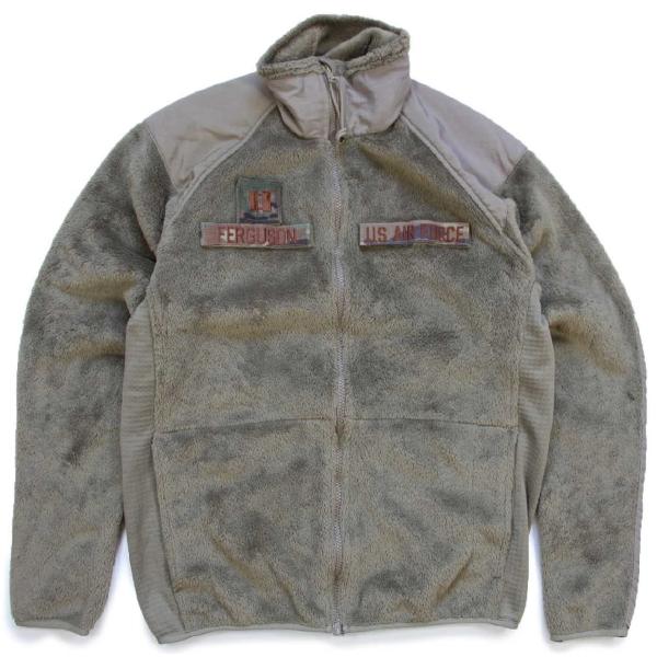 2016年 米軍【JACKET, FLEECE COLD WEATHER（GEN 3）】です。MADE IN USAPOLARTEC（MADE IN USA）フリースが使用されています。肩と肘に補強用の当て布、胸にパッチ（ベルクロ留め）あり...