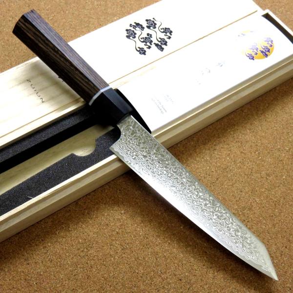 「瑞雲」とは仏教でめでたい事の兆しとして現れる雲の意味で創業100周年モデルの包丁としてふさわしい名前となっており、贈り物としても最適です。ブレード材質最高級刃物鋼SPG2の「ダマスカス鋼」入手が困難な最高級刃物鋼のSPG2（スーパーゴール...