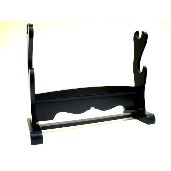 アイテム名：刀掛台 横二本掛 2本掛け台 黒塗り 艶無しセット内容：1点サイズ高さ：約315mm幅：約385mm奥行：約150mm重量：約690g材質：木製（ツヤなし加工）製造国：台湾sw-201