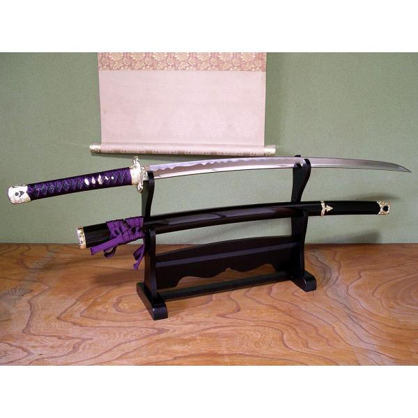 アイテム名：模造刀 戦国武将 徳川家康 葵御紋 大刀セット内容：1点刀掛台は付属していません。必要な方は別途出品中ですのでご注文ください。サイズ全長：約1055mm（鞘なし約990mm）刃渡り：約705mm重量：約1205g（鞘なし約955...