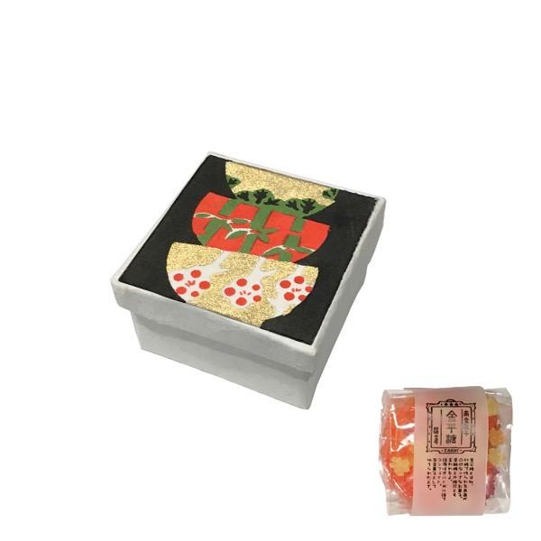 和紙のこばこに手刷りのかわいい図柄が…   なかにはこんぺいとうがはいっています。　チョコッとギフトにいかがでしょう。　箱を開けた瞬間、ほっこりした気分になれる「こばこ」です。　松竹梅のおめでたい図柄です。