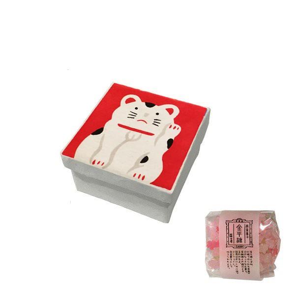 和紙のこばこに手刷りのかわいい図柄が…   なかにはこんぺいとうがはいっています。　チョコッとギフトにいかがでしょう。　箱を開けた瞬間、ほっこりした気分になれる「こばこ」です。　かわいい招き猫の図柄です。