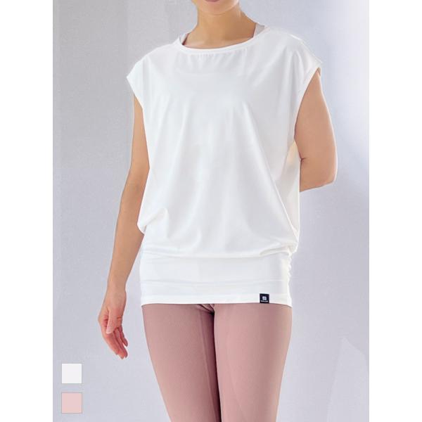 軽量な柔らかい素材で肌触りが滑らか。腰回りがフィットし動きの邪魔にならず、お尻周りもカバーしてくれます。※完売したトップス エチュード（アイボリー/ネイビー）から生地を変更し、より透けにくくなっております。サイズ：肩幅:約52cm、着丈(前...