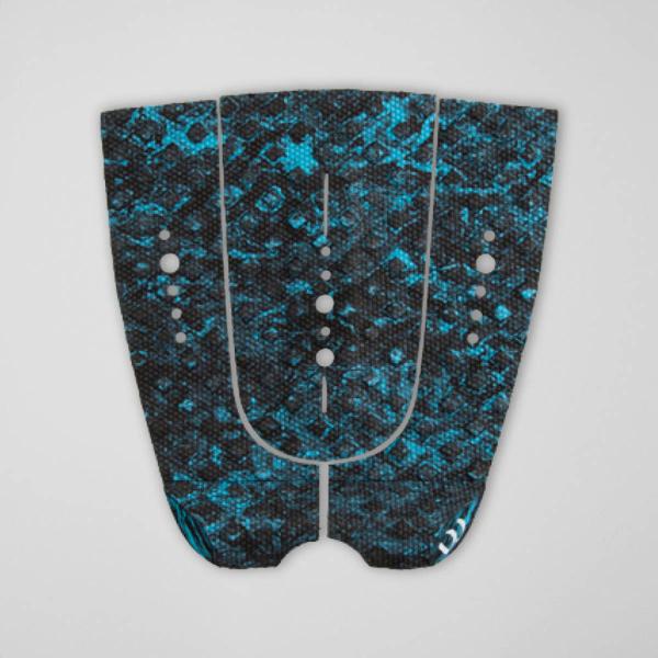 【カラー】ブラック x ターコイズ 【形状】3ピース   【寸法】32cm x31cm DEEP WATER SUPPLY　デッキパッド！！グリップ力抜群です！！※アートは写真と実物では色や風合いが若干異なりますのでご了承ください。