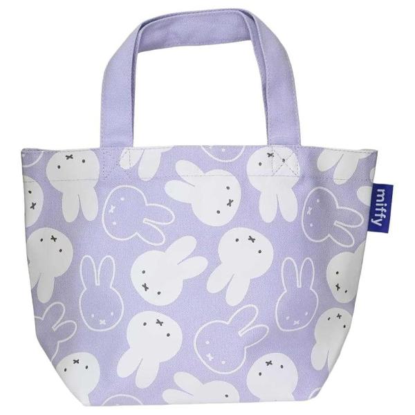「商品情報」ディックブルーナの人気絵本[miffy/ミッフィーちゃん]グッズにまたまた可愛いnewアイテム登場こちらは定番人気アイテム[マチ付きコットンバッグ]お散歩などちょっとしたおでかけに便利なミニトートお弁当や水筒を入れて持ち歩けるラ...