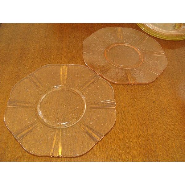 1930-1940年代製。レアなアメリカンスイートハート ピンクシリーズのサーバープレート。ピンクはなかなかでてきません。経年のスリキズあるものの使用感少なく全体的には艶もあり程度良好。●直径30.2cm●ゆうパック１００サイズでお届け。※...