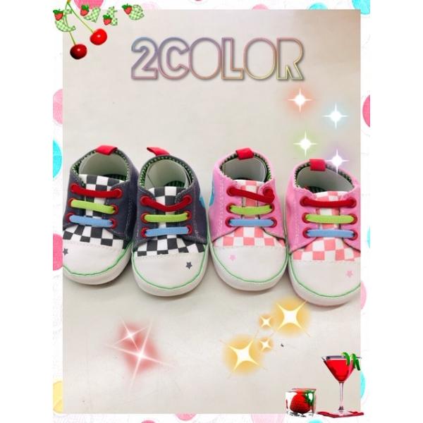 ベビー用レースアップスニーカーカエル＆チェック柄　素材：キャンバスカラー：ピンク、ブルーの２カラーサイズ：12cm　4-8ヶ月くらい　　　　13cm　8-12ヶ月くらいの２種類ファーストシューズにどうでしょうか？無料でラッピング致します。お...