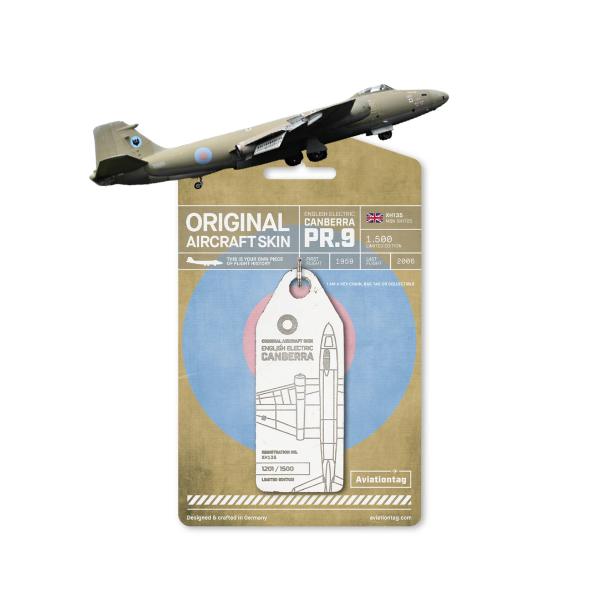 冷戦時代のイギリスの双発戦闘機です。小さな凹凸から、空気中の長い年月の物語りが感じられます。今回は少数ですがWhiteを入荷。ミリタリー商品は大変人気となっていますので、この機会にお早めに！機体記号：XH135保有：English Elec...