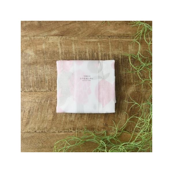 日本で唯一残っている蚊帳(かや)産地奈良県で時間をかけて丁寧に織られた蚊帳生地の布巾に、和歌山県で刺繍やプリントを施した「かや生地ふきん」。最初は糊がついている為、硬くピンと張った状態ですが、ぬるま湯またはお水で糊を落としていただきますと驚...