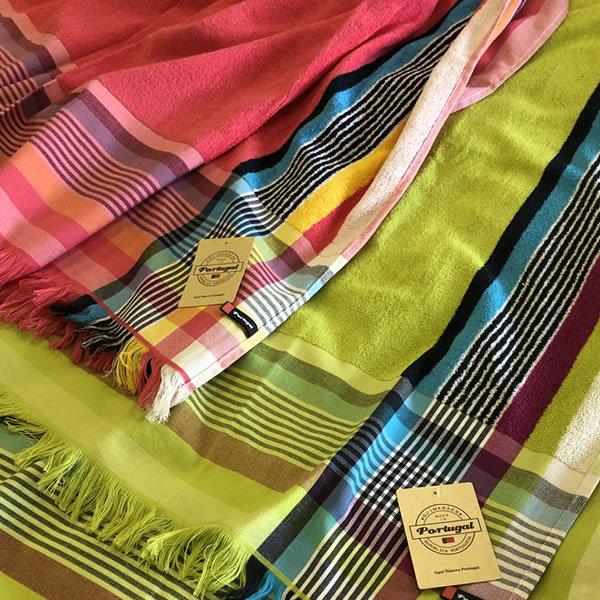■ヨーロッパのタオル名産地、ポルトガル製タオルのマルチカバー■ポルトガルの職人が丁寧に織り上げたタオルは、今治タオルに匹敵する高品質■緻密なパイル仕上げで滑らかで気持ちのよい肌触りを実現した、先染めドビー織りのタオル■ヨーロッパではレジャー...