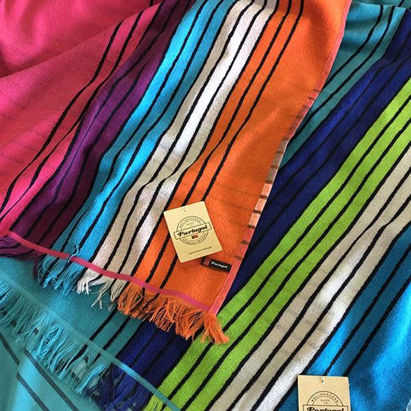 ■ヨーロッパのタオル名産地、ポルトガル製タオルのマルチカバー■ポルトガルの職人が丁寧に織り上げたタオルは、今治タオルに匹敵する高品質■緻密なパイル仕上げで滑らかで気持ちのよい肌触りを実現した、先染めドビー織りのタオル■ヨーロッパではレジャー...