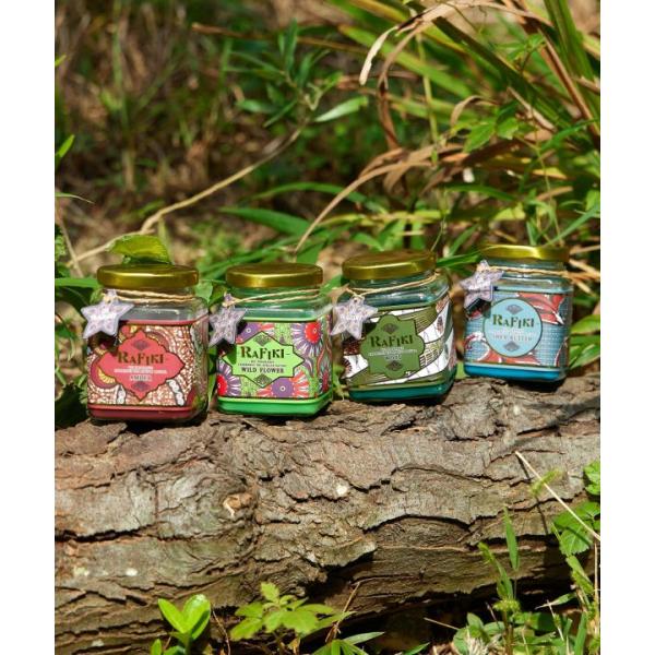 RAFIKIシリーズのジェルフレグランス。アフリカのリゾートホテルをイメージし、インテリアとしても映えるような外観がポイント。RAFIKI＝スワヒリ語で「友達」 住む大陸や国が違っても同じ時代に生まれた友達 ケニアでは１回話せばもうみんな「...