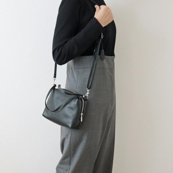 【size】本体：W22×H16×D7.5cmショルダー：W22×117cm(調整可能)ハンドル：W10×36cm素材：牛革重量：225gブランド：イタリア MARLON FIRENZE マーロンフィレンツェ生産国：イタリア【お取り扱い上の...