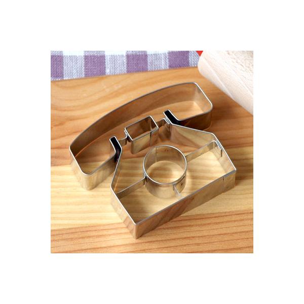 ドイツ製のクッキーカッターです。日本では、昔懐かしい黒電話。アイシングをしてみんなでクッキー作りを楽しんでくださいね。Size：5.5×7.5×2cm素材：ステンレススチール企画：ドイツ Stadter スタッダー原産国：中国※濡れたままで...