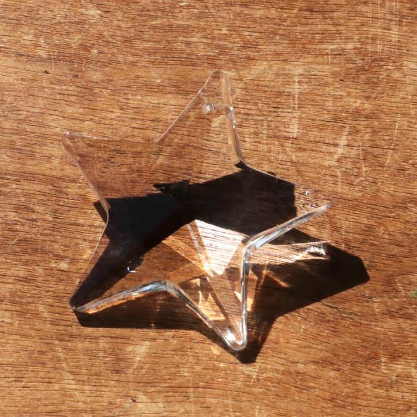 Size：4.0×4.0cm素材：クリスタルガラスメーカー：ドイツ Bleikristall生産国：ドイツ※パーツのみの販売です。紐などは付属しません。※納品時より使用に差し支えない程度の細かい傷などがある場合がございます。　あらかじめご了...