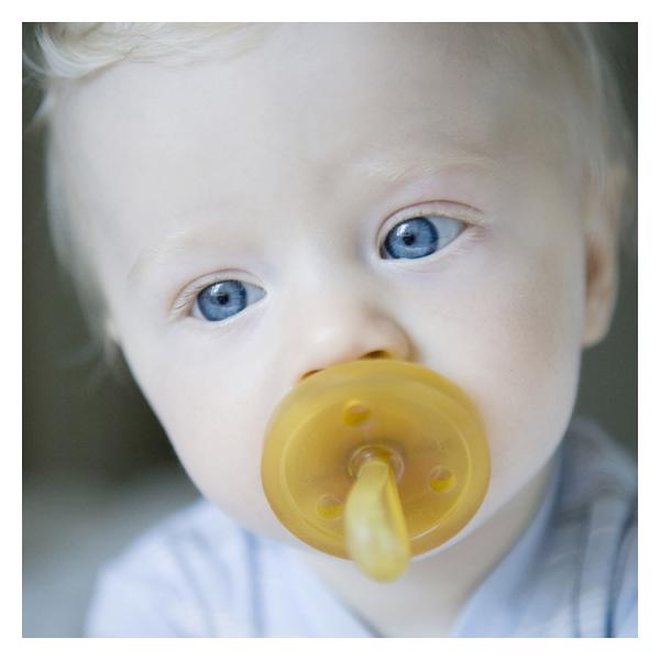 対象年齢：0〜6ヶ月(新生児)Size：直径5×6cm材質：天然ゴム100％メーカー：NATURSUTTEN/ナチュアスッテン原産国：イタリア【お手入れ方法】●沸騰する前のお湯またはマイルド洗剤で洗ってください。●煮沸消毒するとゴムが白くな...