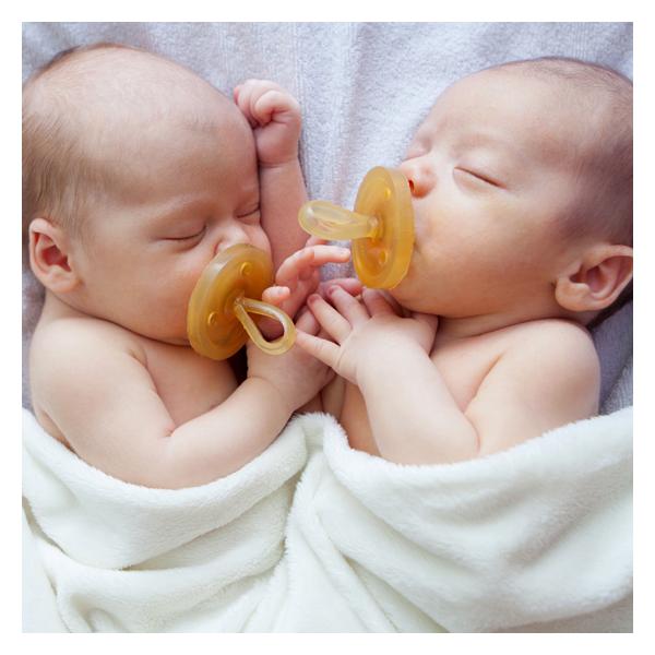 対象年齢：0〜6ヶ月(新生児)Size：直径5×6cm材質：天然ゴム100％メーカー：NATURSUTTEN/ナチュアスッテン原産国：イタリア【お手入れ方法】●沸騰する前のお湯またはマイルド洗剤で洗ってください。●煮沸消毒するとゴムが白くな...