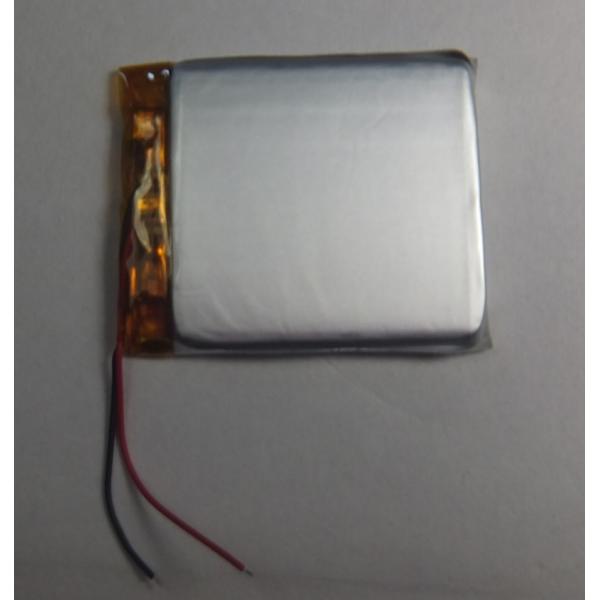 JBL Synchros E50BT用バッテリー 新品です。容量：570mAhサイズ：41mm*33mm*4mm2線 コネクター無し＜対応機種＞JBL Synchros E50BT使用方法等に関するサポートは一切行いません。また端末を分解す...