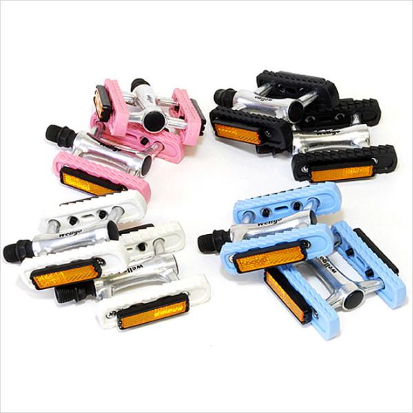 ・アルミニウムボディに外のカラー部分は特殊な「kratonポリマー素材」を採用し、ソールに優しい次世代のコンフォートペダルです。・滑りにくく安定したグリップ感で、スポーツ車や折りたたみ車から一般車まで、幅広く対応します。 ■メーカー：wel...