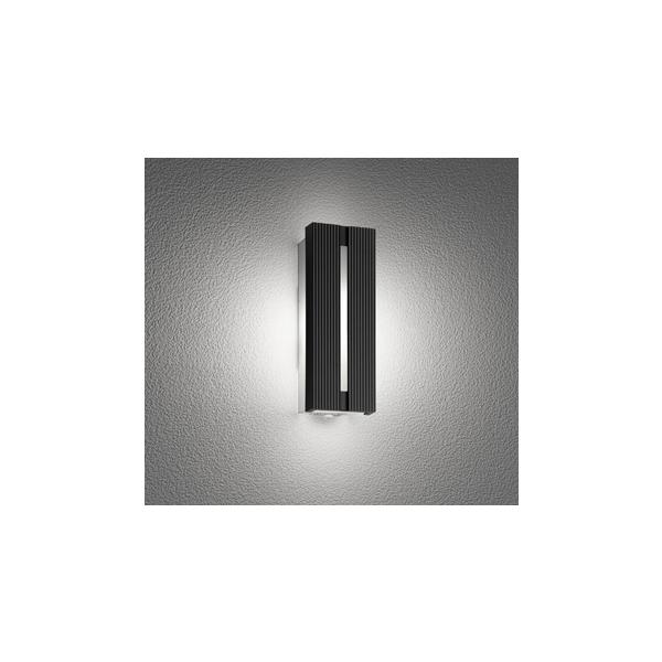●LED電球ミニクリプトン形6.5W(E17)No.292EN●アクリル(乳白)●アクリル(黒色)●巾118 高294 出103 0.8kg●光源寿命40,000時間●人感センサーモード切替型●別売絶縁台：PF226B●調光器不可【商品名】...