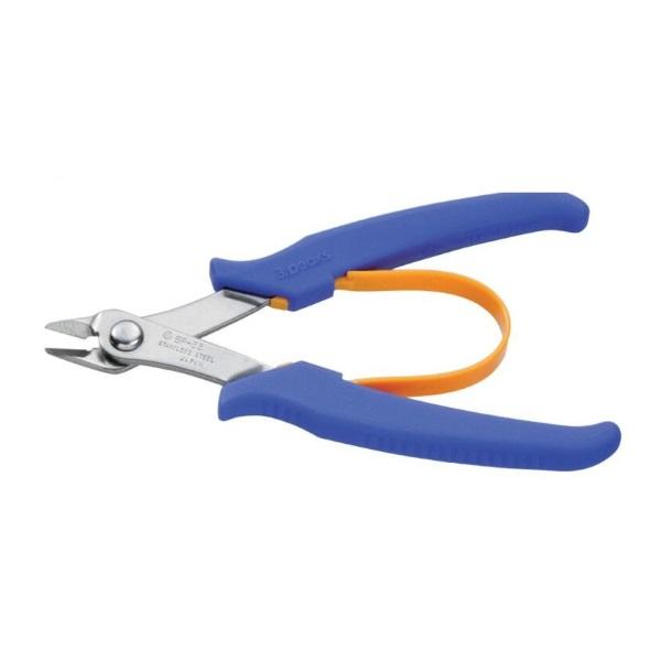 ◆配送 ※日本郵便クリックポストでのお届けとなりますので日時指定は出来ません。（ポストへの投函となります。）予めご了承ください。◆特徴 ・サビに強いステンレス製。・板形状なので超軽量。長時間の使用でも疲れにくいです。・刃面形状：フラット（平...