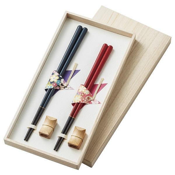 心のブランド兵左衛門。口に入れる箸先部分には一切合成化学塗料を使用しない漆を用いたお箸です。上質のお箸は結婚のお祝いや結婚記念日のプレゼントなどにも最適です。商品 : 黒 (全長約23.5cm), 朱 (全長約21.5cm) 各1, 箸置 ...