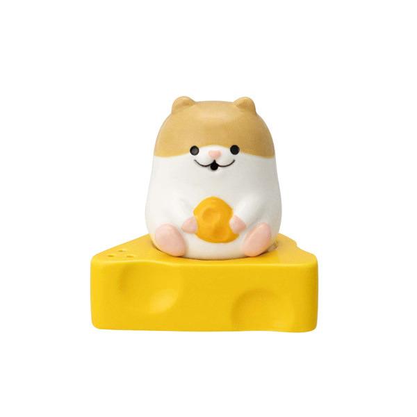 チーズの上にちょこん！ハムちゃんたちが便利で可愛いソルト＆ペッパーになりました。ハムちゃんのお口からソルト、チーズの先っぽからはペッパーが出てきます。底面にはシリコンパッキン付きです。使わない時はチーズの上にハムちゃんを置いてインテリアにも...