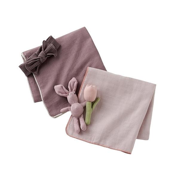 体温調節、沐浴、授乳ケープ、お昼寝用、日よけにと、ベビー期を過ぎても長くマルチに使えるおくるみを中心にした、見た目も実用性も備えたギフトセットです。表紙には大切なたからものを運んでくれたコウノトリの刻印が。パッケージとして商品をお入れしてい...