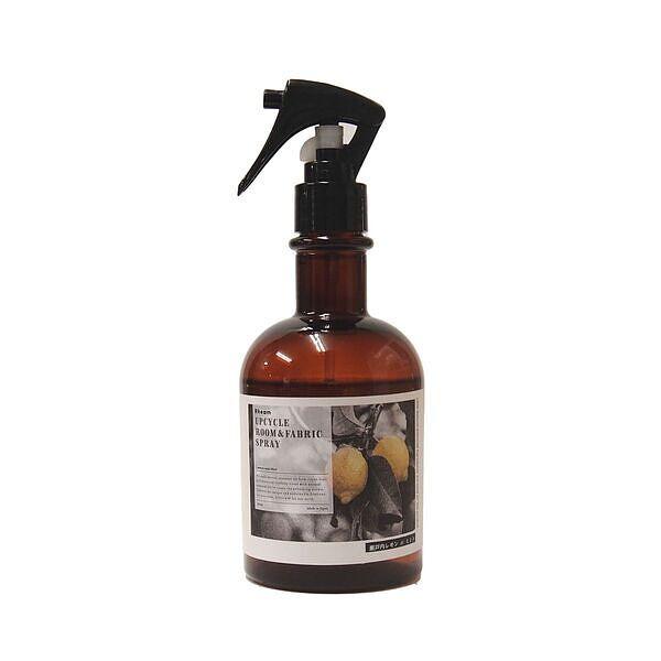 シミにならない製法のためお部屋にもファブリックにもお使いいただけるスプレーです。ベースは北アルプスの天然水。消臭剤も柿の端材から作ったアップサイクルの消臭エキスです。おしゃれなボトルはサトウキビ由来のバイオマスプラスチックを使用しております...