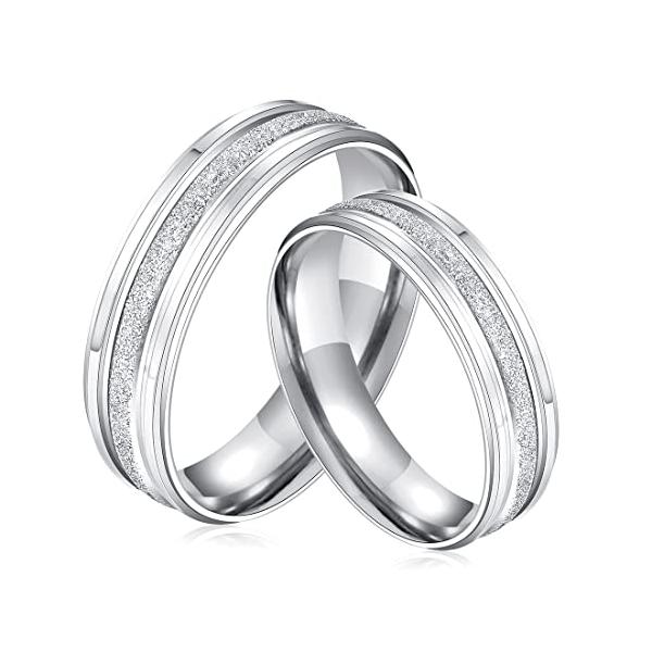 婚約指輪銀女-4mm/-/-・Color:銀女-4mmRingSize:16・【サンドブラスト仕上げ 】 シンプルで着用しやすいデザイン、派手過ぎず、地味過ぎない、ちょうど良い存在感が魅力の結婚指輪です。普段使いでもフォーマルでも大活躍する...