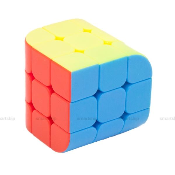 ZCUBEの変形型3x3x3キューブ通常のルービックキューブの一部が曲面形状になっているパズルパーツ色は赤・青・黄