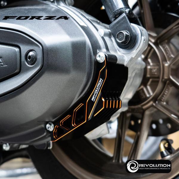 REVOLUTION Dust Trapper For HONDA FORZAタイのバイクパーツメーカー『REVOLUTION』のHONDA FORZA用ダストトラッパーです。車体のアクセントにおススメです。取り付け方法 純正の部品を流用し...