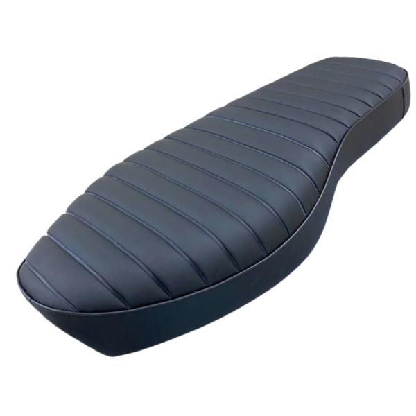 HONDA CT125 LONG BUG REPLACEMENT SEAT V.1ホンダハンターカブCT125用ロングシートです。取り付け方 :外した純正の部品を利用して取り付けます。キャリアを外して付属のステーを取り付けます。シートの前に...