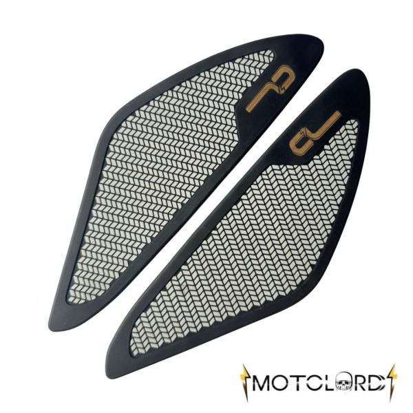 MotolordD Rubber Fuel Tank Protector HONDA CL250/500タイのバイクパーツメーカーの『MotolordD』のホンダ CL250/500 ラバー製タンクパッド です。ニーグリップが安定するのとタ...