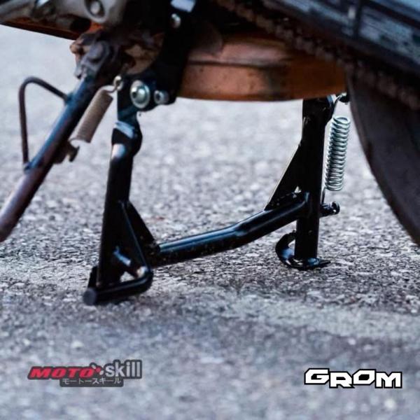 MOTOSKILL製ホンダGROMセンタースタンドです。純正マフラー・サスペンション・ホイール装着車に対応し、安定した駐車とメンテナンス作業を可能にします。専用設計ならではのフィット感で、日常使用からメンテナンスまで安心してお使いいただけま...