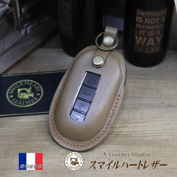 欧州産皮革を使い仕立てたトヨタ車対応の本革のスマートキーケース「レザーキースーツ」です。 「キーの保護」「魅せる」に拘ったキーケースに仕上げました。 制作については、機械ではできない立体形成技法により、ひとつひと手作業で形成をおこなっており...