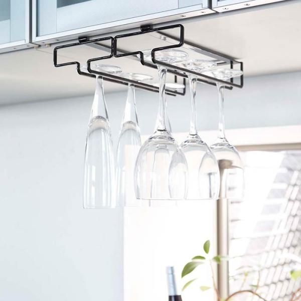 キッチン吊戸棚に差し込むだけで取り付け完了！ワイングラスとシャンパングラスも収納可能。ガード付きでワイングラスが落ちにくい構造です。シンプル＆モダン、実用性も兼ね備えた「tower(タワー)」。単品で取り入れても、シリーズで揃えても。ホワイ...