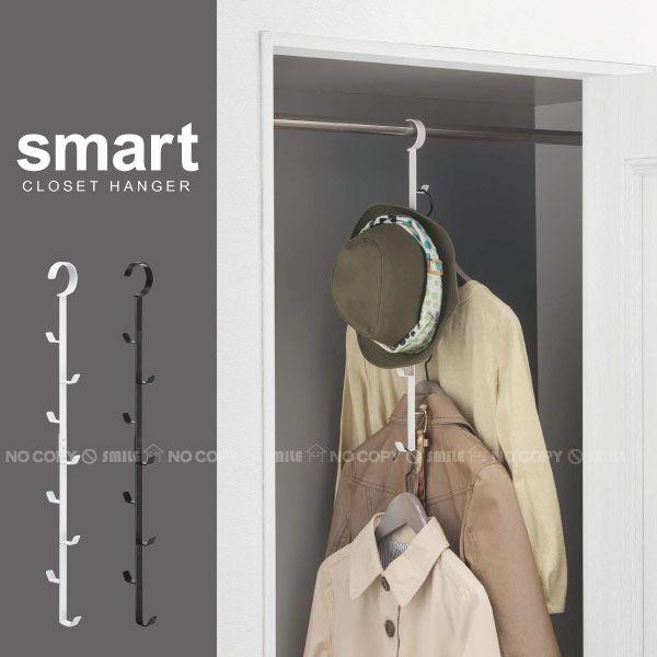 クローゼットやハンガーラックのパイプに掛けるだけで小物収納スペースに！バッグ・帽子・ベルト・スカーフなどファッション小物を一括収納できる便利なフック付ハンガーです。しまう場所に困っていたバッグ・ベルト類もこれでスッキリ収納！衣類の近くに収納...