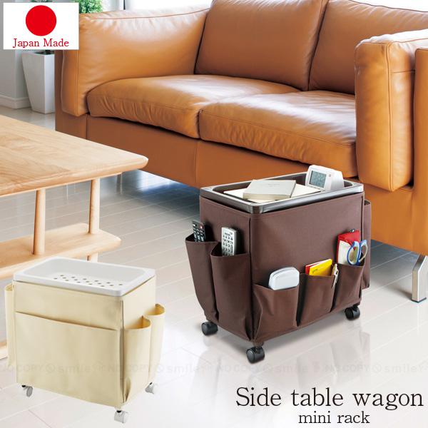 ソファやイスの傍に置いて使える高機能収納ワゴン。ティッシュ専用ケースや、A4サイズが入るポケット、リモコンなどの小物にぴったりのポケットなど全部で7つのポケットに加え、本体の中にはDVDや本が入れられる収納スペース付き。小さいのに高い収納力...