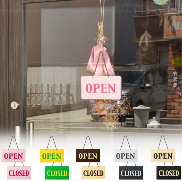 カラフルな吊り下げタイプのOPEN/CLOSEDパネル。表側がOPEN、裏側がCLOSEDのチェーンのドアやフックに掛けるパネルです。大きめの文字で目立ち、お店の雰囲気に合せて選べるカラー展開でお店の飾り付けとしても映えます。※ポスト投函で...