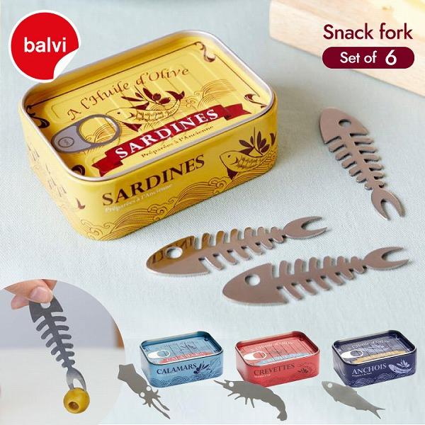 レトロなデザインのシーフード缶を開けると、中にはステンレスのスナックフォーク。６本入りで家族みんなで使えます。本物そっくりな缶詰入りでギフトにもおすすめです。■仕様[サイズ]缶：(約)幅10.5×奥行7.8×高さ3.5cm[ブランド]bal...