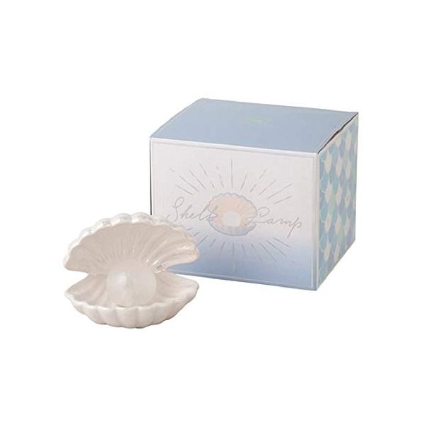 「商品情報」貝殻の中にアクセサリーや小物を置いたり、ちょっとしたオブジェとしても使える小ぶりなテーブルランプです。高級感を出す為、パール加工を施しました。ライトをつけると貝殻の上蓋部分が影となり、パールがきれいに光るようになっています。ライ...