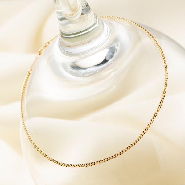 日本製の高品質『18金喜平ブレスレット』を とてもお安い、激安な価格で販売中です。メンズ・レディースに関係なく、流行りに左右されない万人受けする定番人気の喜平チェーンです。カラーは嫌味のない、綺麗で高級感のあるゴールド色です。プレート部分に...