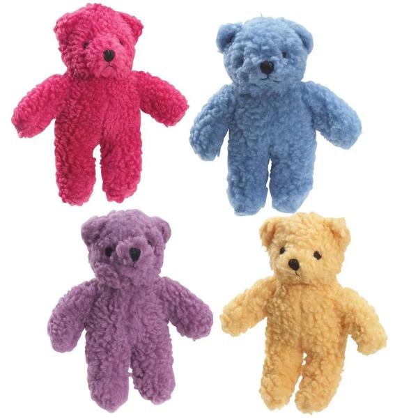 ふわふわ・もこもこ♪の、当店人気おもちゃ「くまさん」、です！全犬種が楽しめるサイズです。丈夫な作りです！１９×２２ｃｍ。噛むと、ピーピーと音が鳴ります。後ろ足に、小さく「Zanies」タグが縫い付けられています。我が家のスマイルも、このもこ...