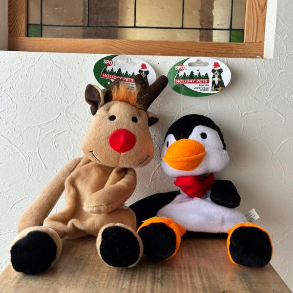 ★　アメリカの老舗ペット玩具メーカーのホリデーTOYです。★　クタッとして、ゆるい表情がたまらなく癒やされます。★　カサカサッ♪、ピッ♪ピッ♪お腹から気になる音が鳴ります(*^_^*)★　顔や手足は程よく綿が入って噛み心地が良さそうです。★...
