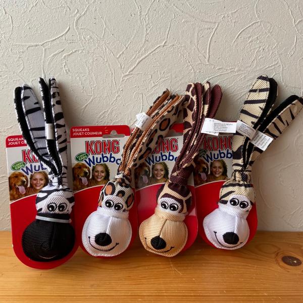 KONG Wubba Floppy Ear smallKONG　ウァバ　フロッピーイヤー　Sサイズ丈夫な犬用玩具としてポピュラーな「ＫＯＮＧ」のオモチャですヒラヒラの耳・・・咥えやすく、投げやすく、拾いやすいです。何よりヒラヒラしていると愛...