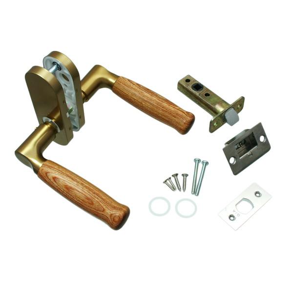 お子様やお年寄りも扉の開け閉めがとても楽々なレバーハンドル左右に1.5mmづつ調整できるストライク付で、位置調整が容易です。サイズ：ラッチフロント：57×25mm 対応扉厚：30〜40mmバックセット50mm 本体ビスピッチ：95mm 小判...