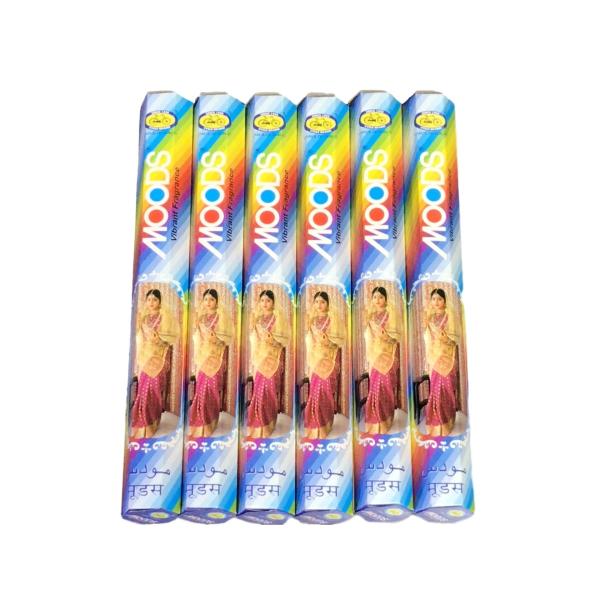 内容：CYCLE ムーズ香内容量：お香20本入りが6箱(1箱約20本×6箱　120本/ばらつきがあります)原産国：インドサイクル社の中でも得に人気の高い甘い香りが心地よいフローラル系のお香です。濃すぎず薄すぎない絶妙な香り方をするお香で、パ...