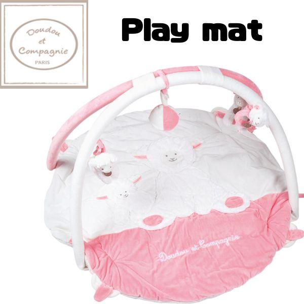 フランスの伝統が息づく、Doudou et Compagnie（ドゥードゥー・エ・コンパニー）のDC2416プレイマットラムピンクは、赤ちゃんの安心と成長を見守る最高の友達です。フランスでは、赤ちゃんに柔らかい小さな布「doudou（ドゥー...